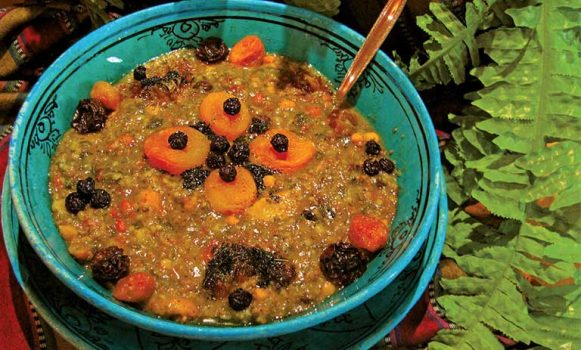 طرز تهیه آش میوه تبریزی خوشمزه؛ با میوه خشک و تازه - مجله اکالا