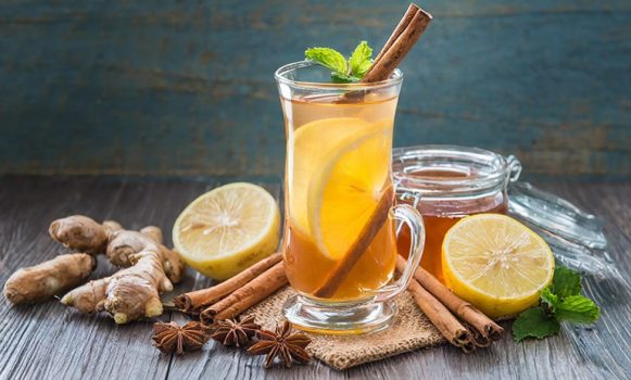 طرز تهیه لیمو عسلی خانگی با زنجبیل و دارچین برای سرماخوردگی - مجله اکالا