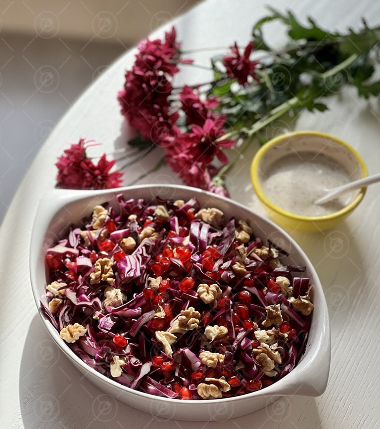 سالاد انار و گردو رژیمی با طعمی جادویی و متفاوت به همراه ویدئو مجله اکالا