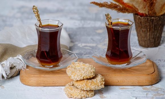 طرز تهیه چای عراقی؛ گرم و دلچسب برای هر فصل - مجله اکالا