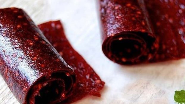 طرز تهیه لواشک انار و زرشک؛ ترش، خوش‌رنگ و خانگی - مجله اکالا